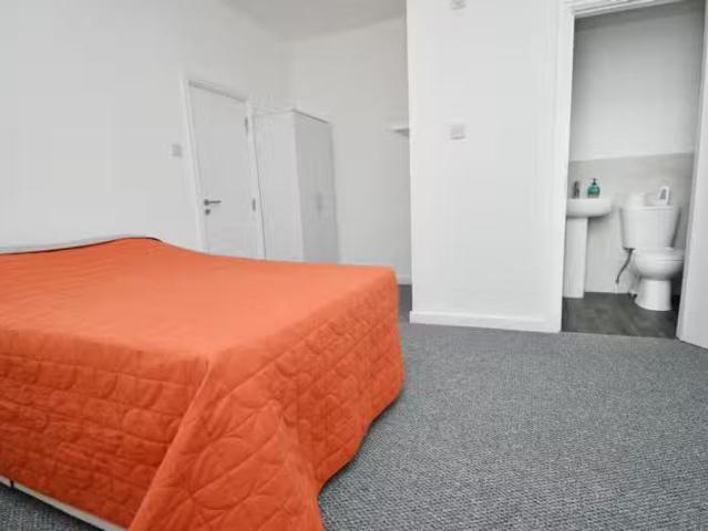 4 bedroom house share for rent in St Matthews Street, Burnley.