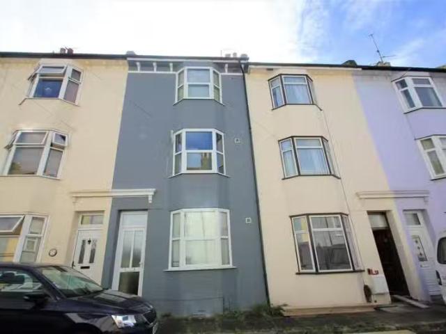 4 bedroom house share for rent in St Martins Place, Brighton.