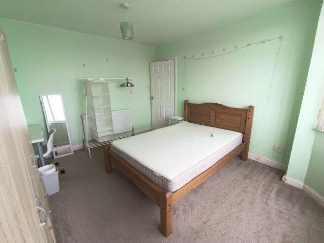 3 bedroom house share for rent in Station Road, BS34