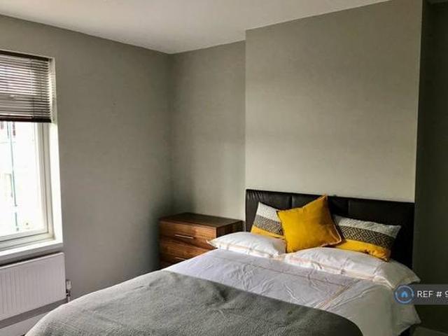 4 bedroom house share for rent in Station Street Atherstone CV9