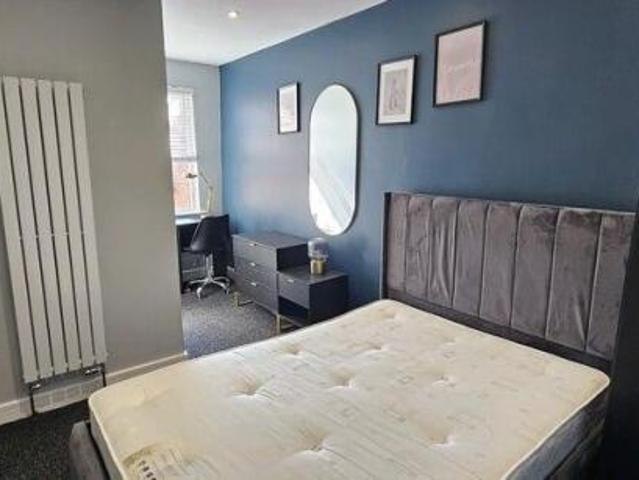 4 bedroom house share for rent in Parrin Lane, Manchester, M30