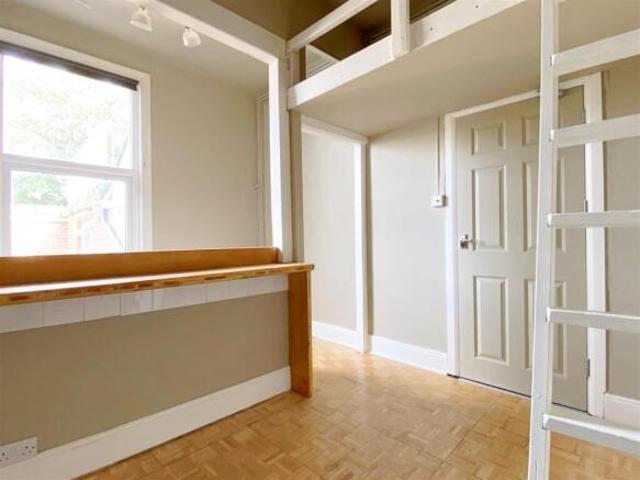 4 bedroom house share for rent in Preston Road BILLS INC BEDROOM, BN1