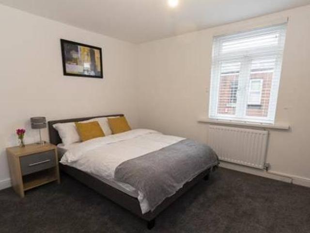 4 bedroom house share for rent in Room 1 79 Paradise Street Macclesfield SK11