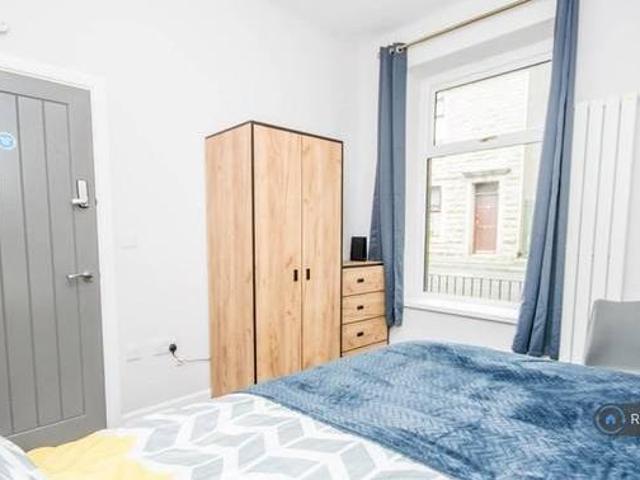 4 bedroom house share for rent in Room 1 7 Larkhill Rossendale BB4