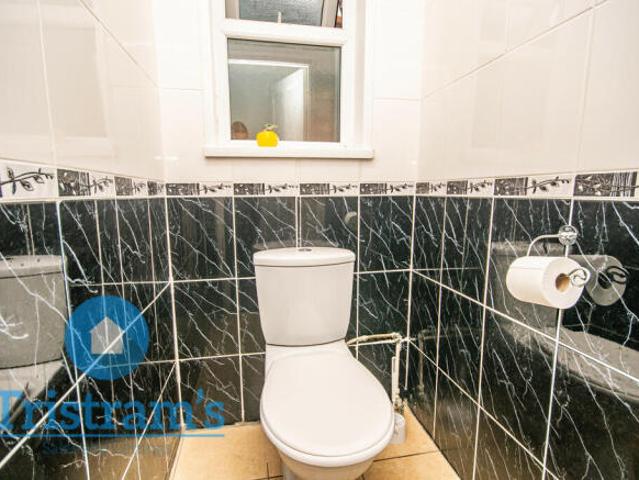 4 bedroom house share for rent in Runswick Drive, Wollaton, NG8