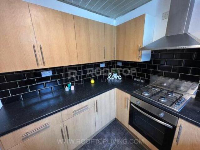 4 bedroom house share for rent in Woodhouse Lane, LS2