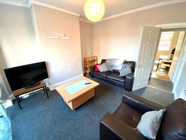 4 bedroom house share to rent