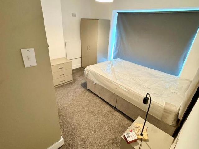 4 bedroom house share to rent