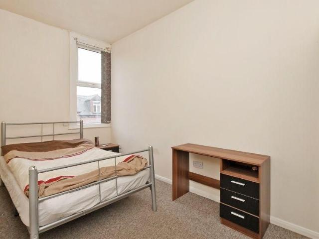 4 bedroom house share to rent