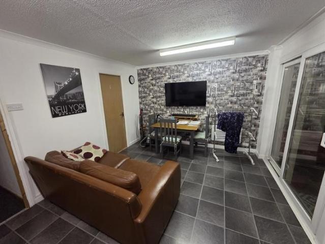 4 bedroom house share to rent
