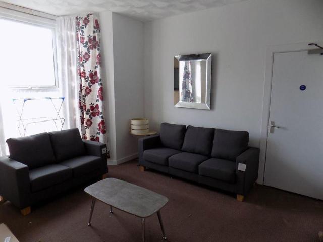 4 bedroom house share to rent