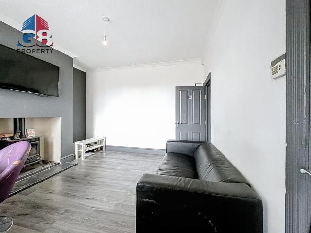 4 bedroom house share to rent