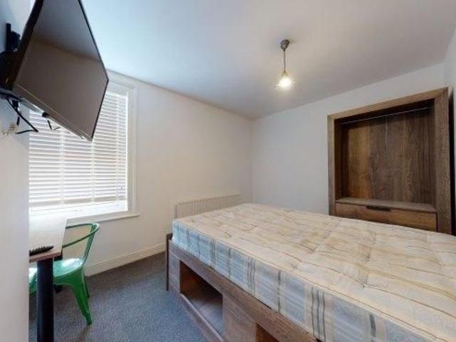4 bedroom house share to rent