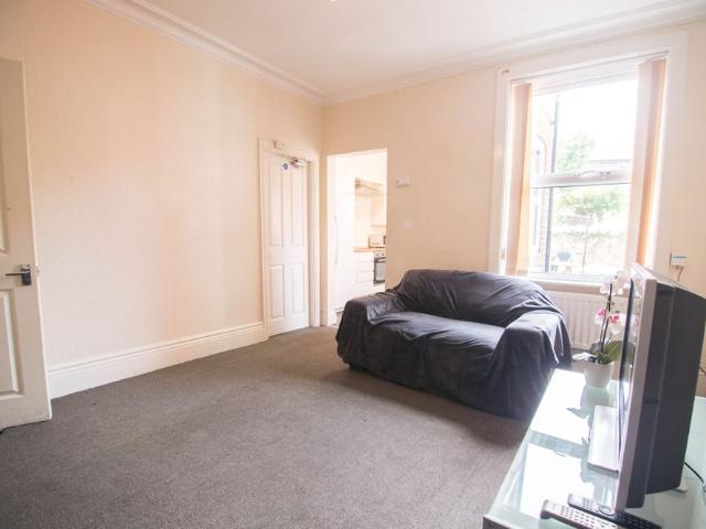 4 bedroom house share to rent