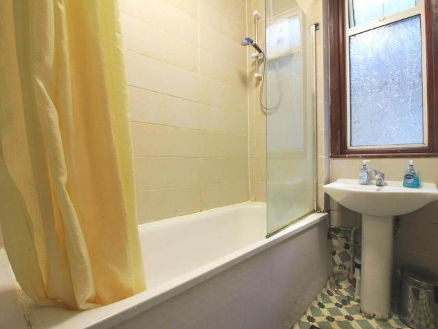 4 bedroom house share to rent