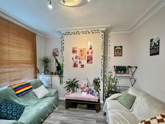 4 bedroom house share to rent