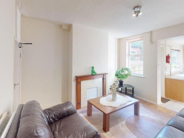 4 bedroom house share to rent