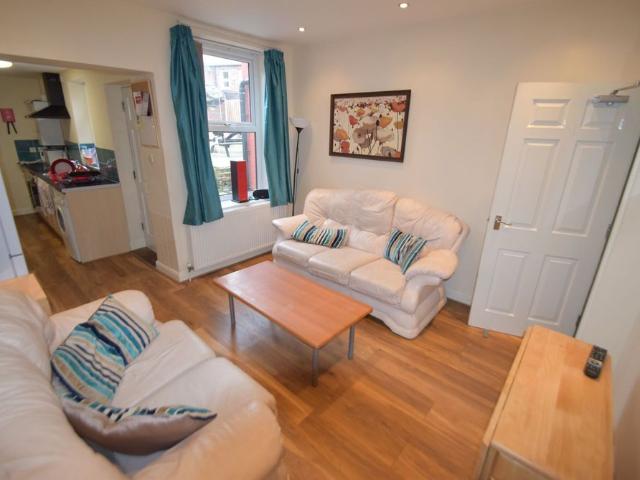 4 bedroom house share to rent
