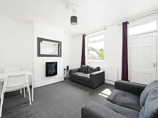 4 bedroom house share to rent
