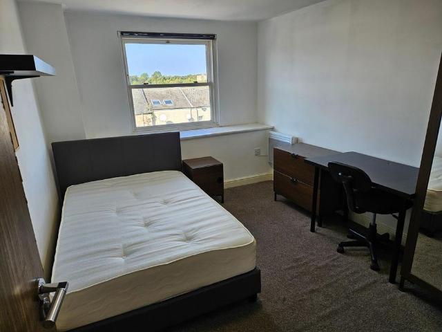 4 bedroom house share to rent