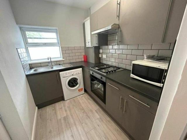 4 bedroom house share to rent