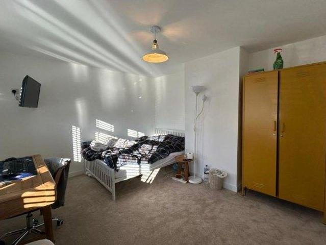 4 bedroom house share to rent