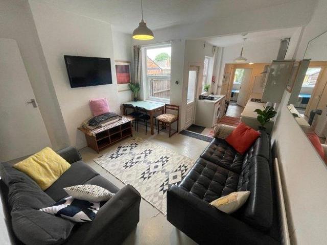 4 bedroom house share to rent