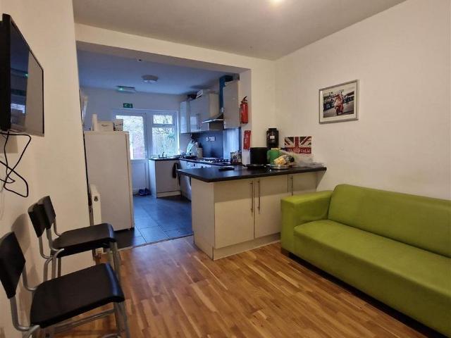4 bedroom house share to rent