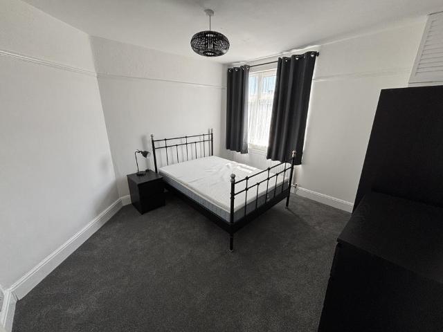4 bedroom house share to rent