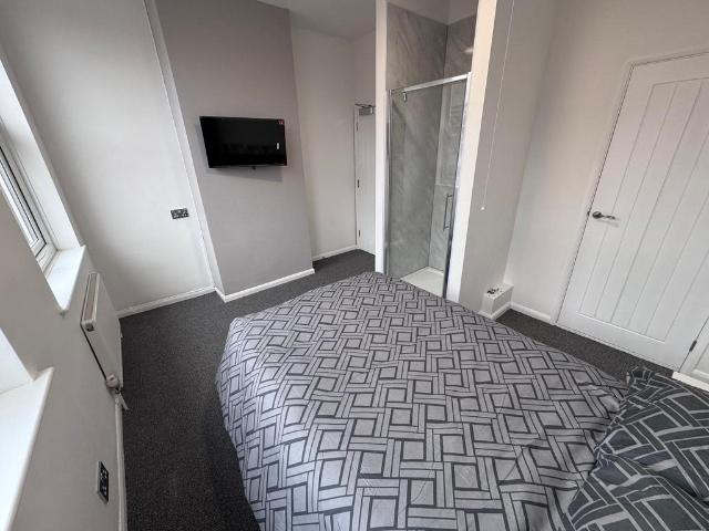 4 bedroom house share to rent