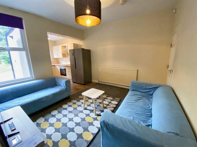 4 bedroom house share to rent