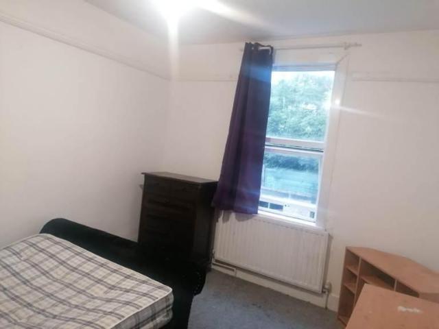 4 bedroom house share to rent