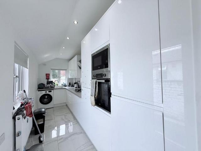 4 bedroom house share to rent