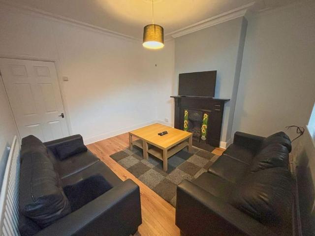 4 bedroom house share to rent
