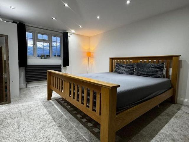 4 bedroom house share to rent