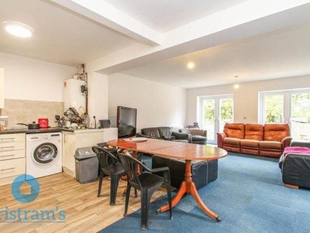 4 bedroom house share to rent