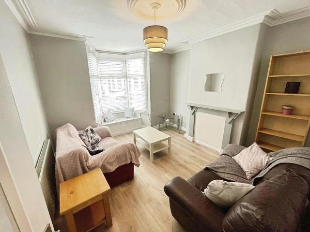 4 bedroom house share to rent