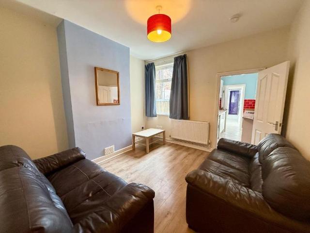 4 bedroom house share to rent