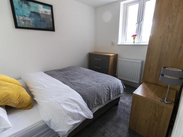 4 bedroom house share to rent