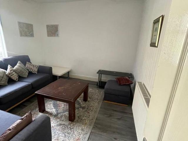 4 bedroom house share to rent