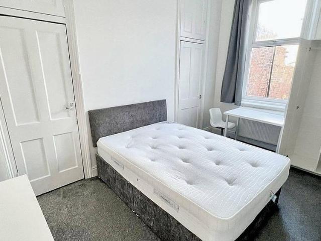 4 bedroom house share to rent