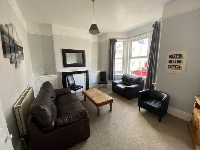 4 bedroom house share to rent