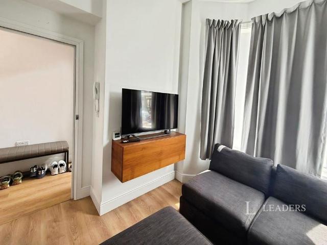 4 bedroom house share to rent