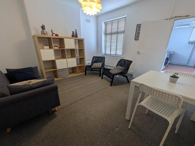 4 bedroom house share to rent