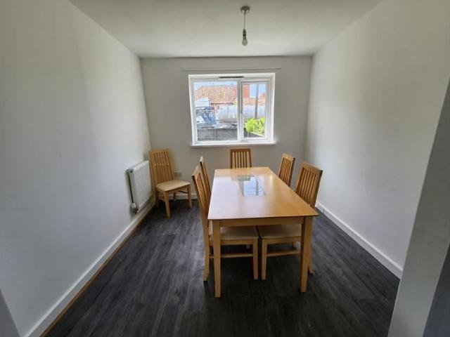 4 bedroom house share to rent