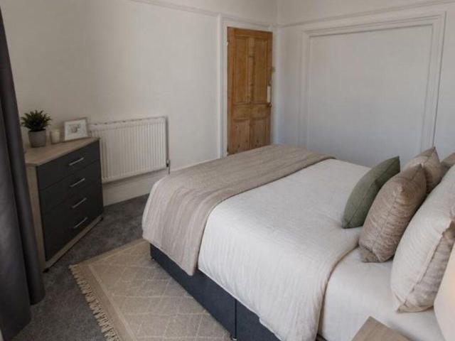 4 bedroom house share to rent