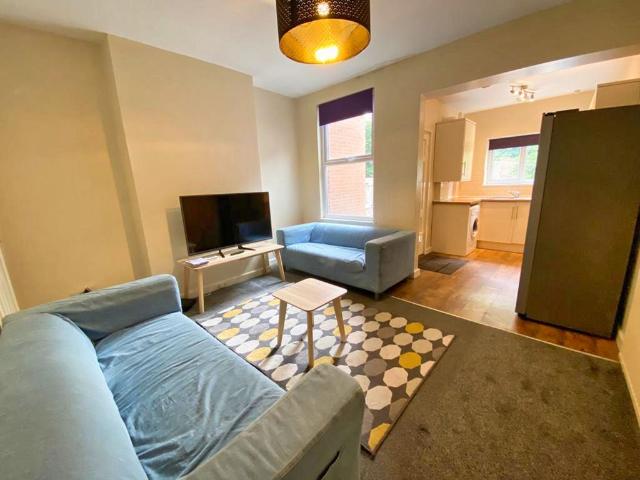 4 bedroom house share to rent