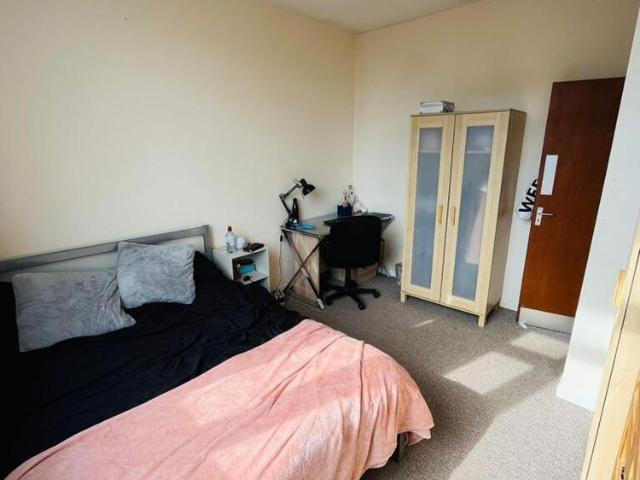 4 bedroom house share to rent