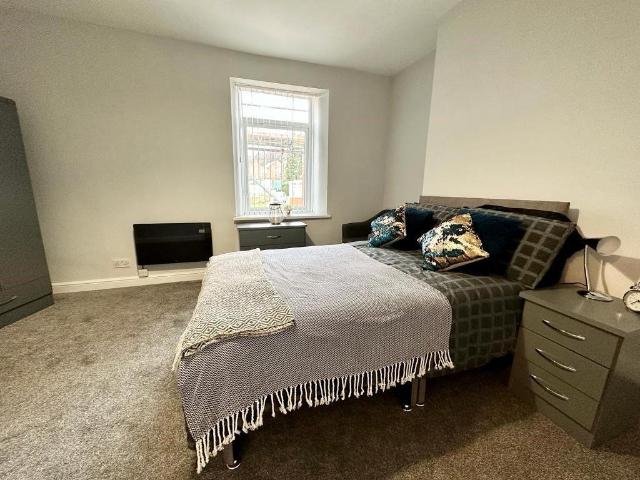 4 bedroom house share to rent