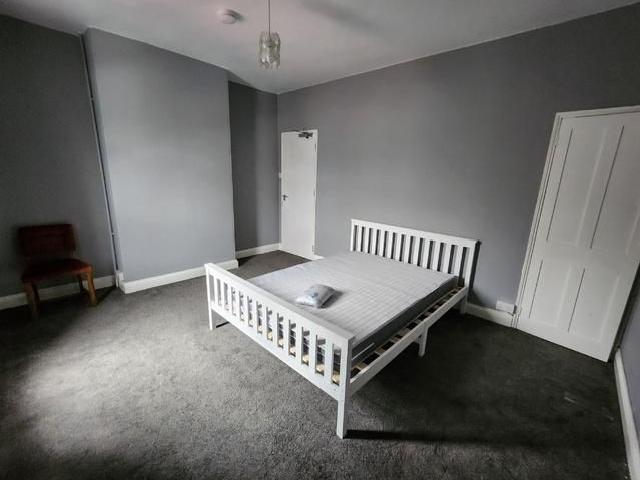 4 bedroom house share to rent